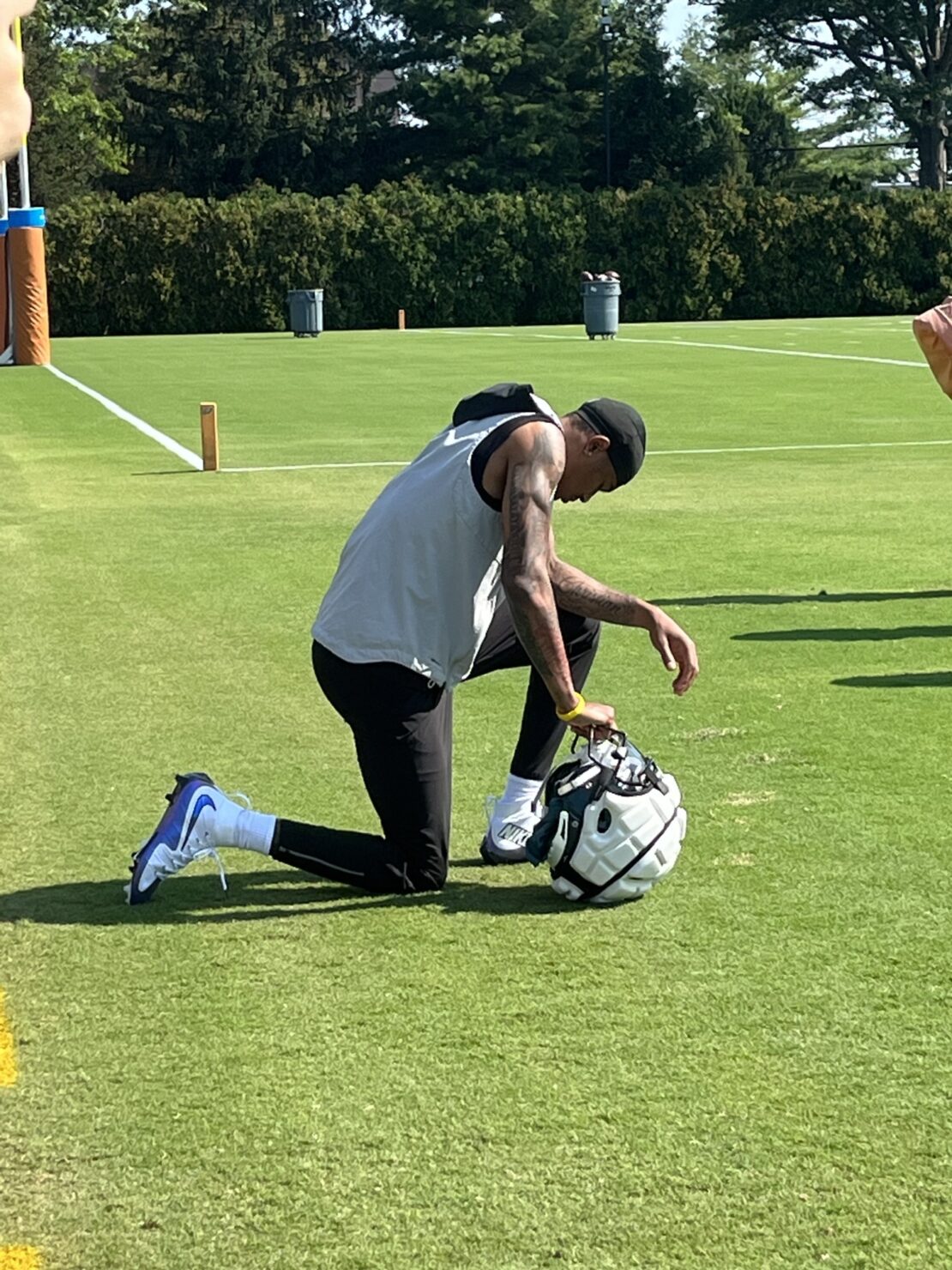 Bow To Devonta! - Inside The Birds